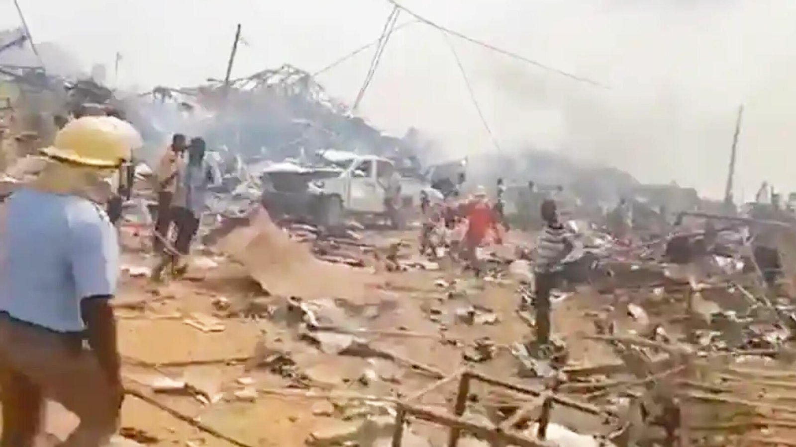 Ghana : l'explosion d'un camion fait au moins 13 morts et une centaine ...